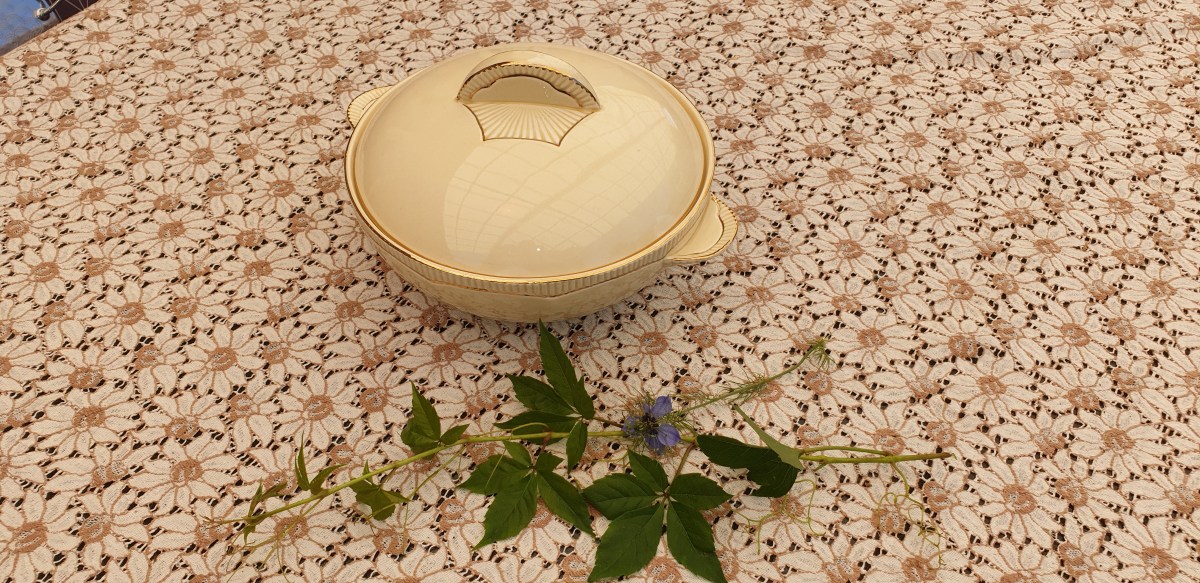 Clarice Cliff , Cream and Gold tureen with Half Crescent Handles – The ...